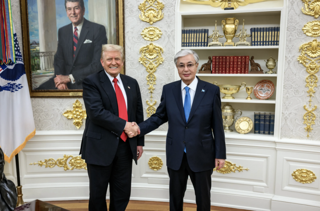 Ақ үйдің ресми сайты Қасым-Жомарт Тоқаевпен болған кездесудің суреттерін жариялады - Qazaq Today